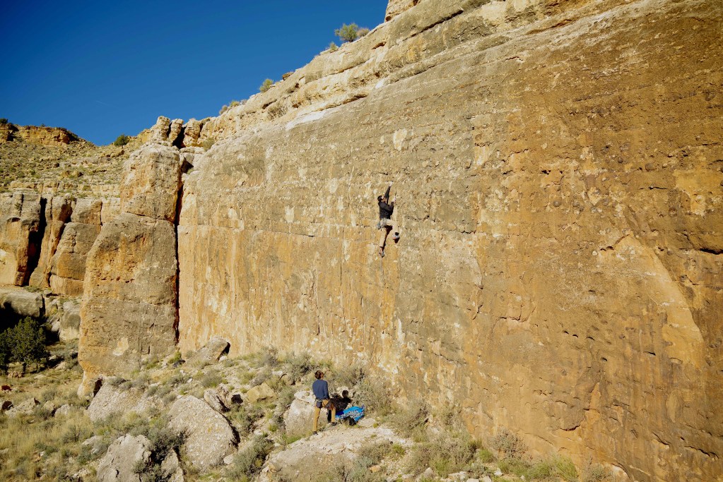 ROCK CLIMBING - PAGE ARIZONA - GLEN CANYON - LAKE POWELL - GRAND STAIRCASE